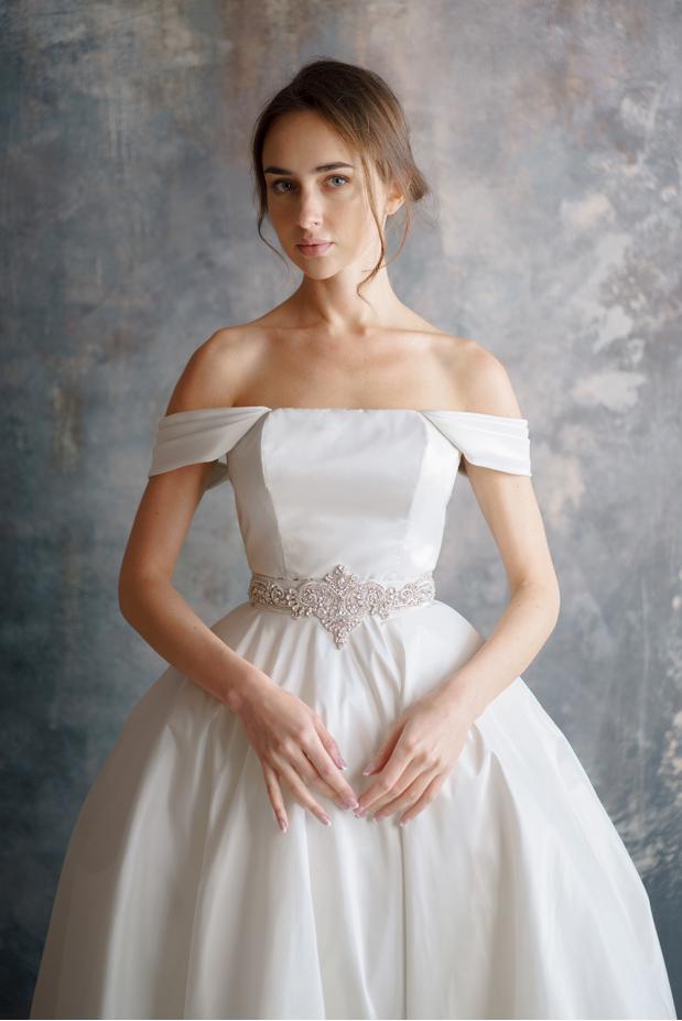 Классическое свадебное платье купить в Москве